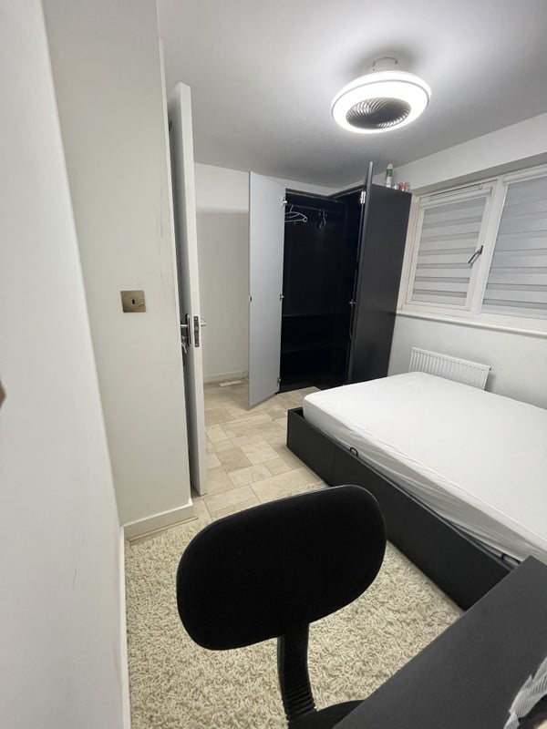 'Room in Upton near sixfields shopping centre. ' Room to Rent from ...