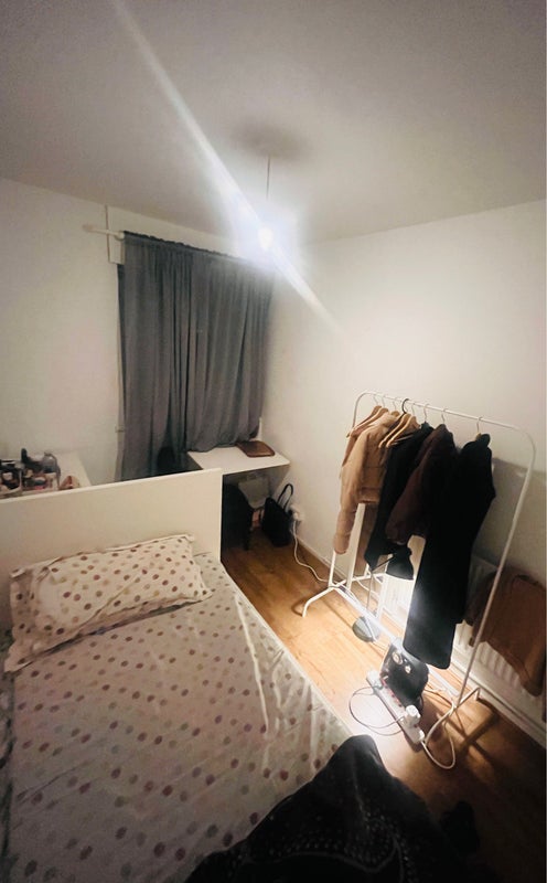 'Single Room available in Zone 1' Room to Rent from SpareRoom