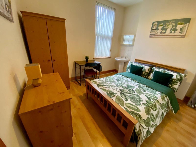 'Modern room Botanic Belfast all bills included ' Room to Rent from ...