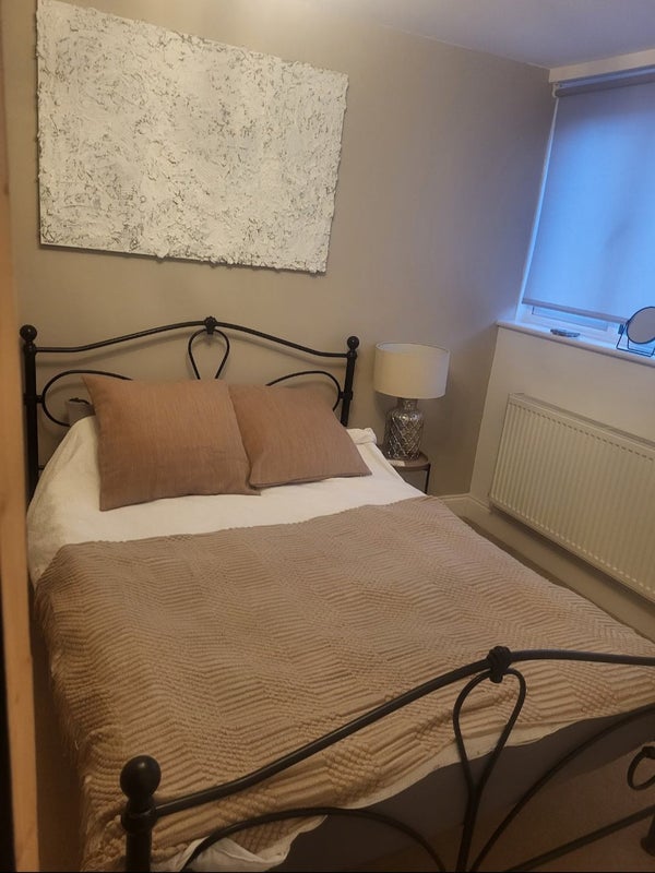 'Bright, neutral double bedroom in Cowplain' Room to Rent from SpareRoom