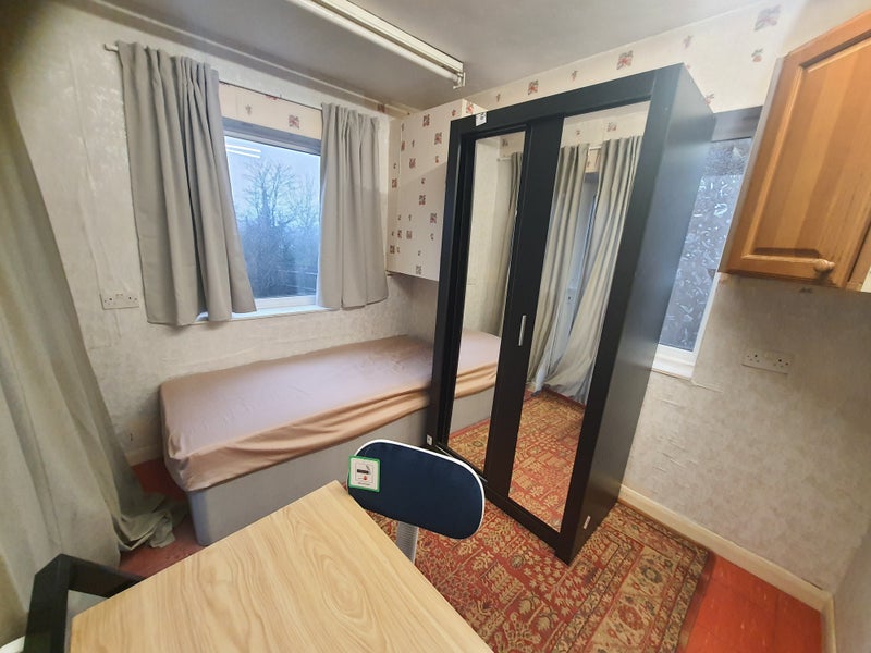 'Fully Furnished Massive Room In A Detached House ' Room to Rent from ...