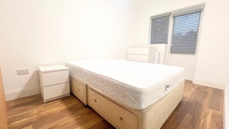 'En-Suite Double Room in Woolwich SE18' Room to Rent from SpareRoom
