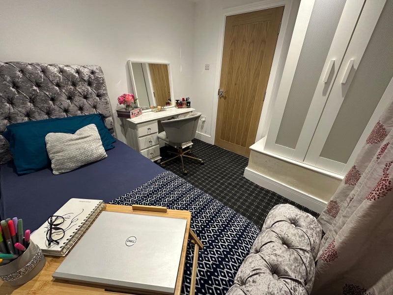 'Single elegant Room for ladies only ' Room to Rent from SpareRoom