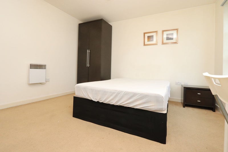 'Big Modern Double Room Near Bank/Tower Hill' Room to Rent from SpareRoom