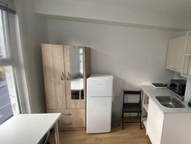 'Studio Flat With Including Bills' Room to Rent from SpareRoom