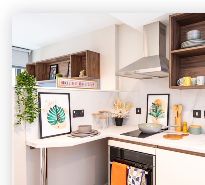 'A studio room Available on the 10th Floor.' Room to Rent from SpareRoom