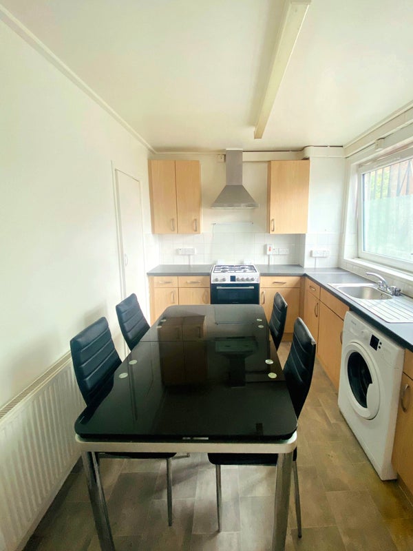 'Stunning Double Bedroom Available Next to QM Uni🎓' Room to Rent from ...