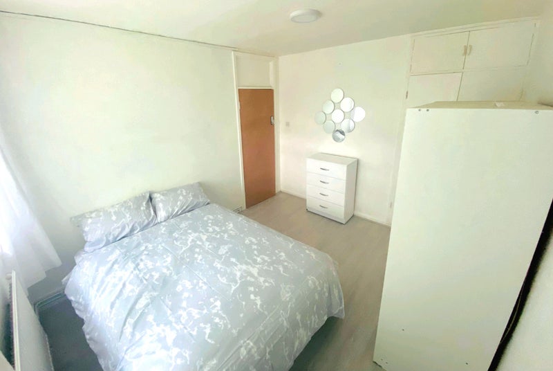 'Stunning Double Bedroom Available Next to QM Uni🎓' Room to Rent from ...