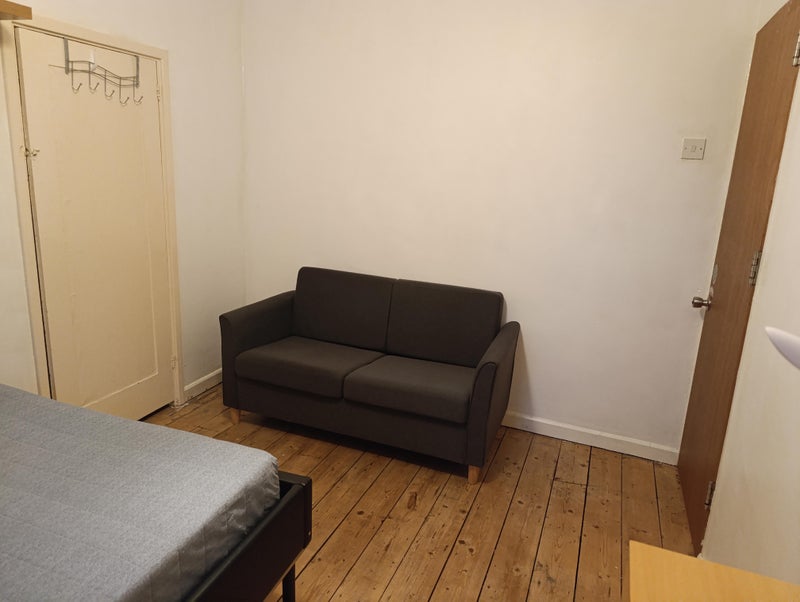 'Friendly house in Limehouse' Room to Rent from SpareRoom
