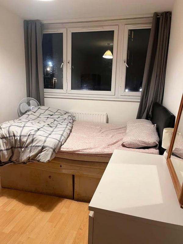 '3-Bed Flat ready to move in Surrey Quays SE16' Room to Rent from SpareRoom