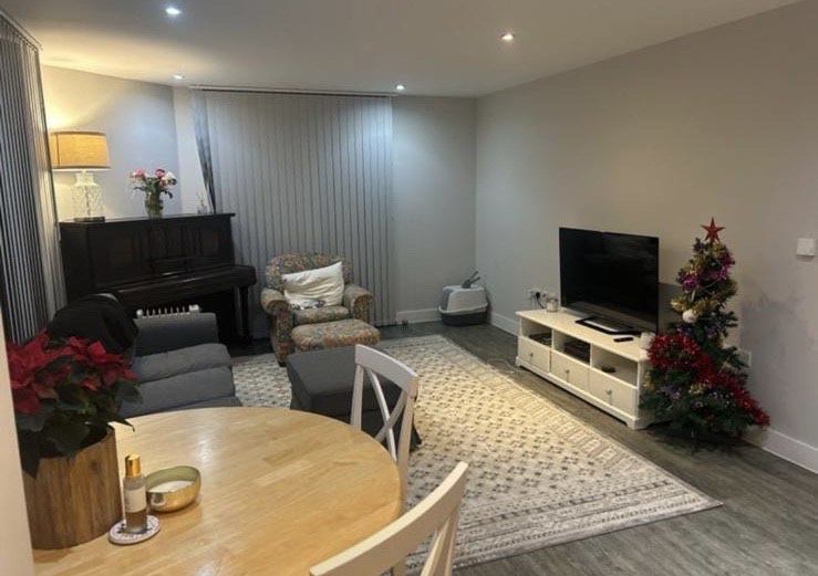 'Double En-suite Room Available ' Room to Rent from SpareRoom