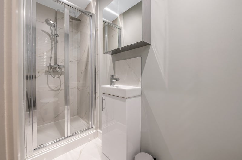 'Stunning Ensuite Room & Studio All Bills Included' Room to Rent from ...