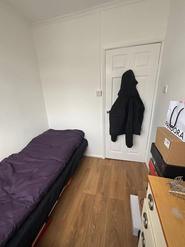 'Single Small Room' Room to Rent from SpareRoom