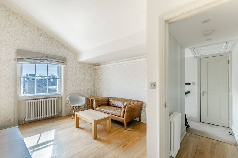 'SW7 4QL Flat Ensuite Master Bedroom' Room to Rent from SpareRoom