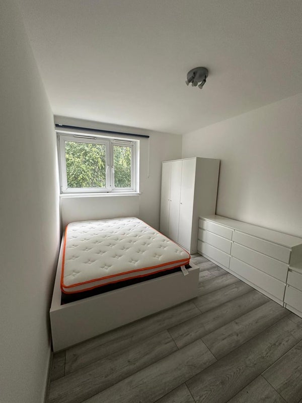 'Spacious Double Room in Clapham Junction / Falcon ' Room to Rent from ...