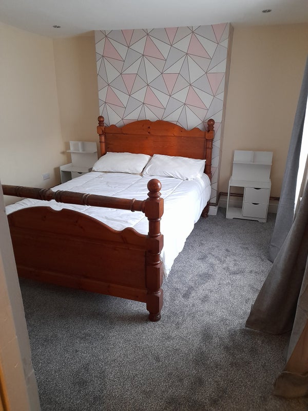 'Basement double bedroom with en-suite.' Room to Rent from SpareRoom