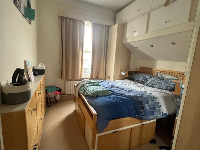 'Illuminated and spacious room in Putney' Room to Rent from SpareRoom