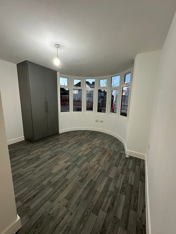 '2 Rooms in a Shared House' Room to Rent from SpareRoom