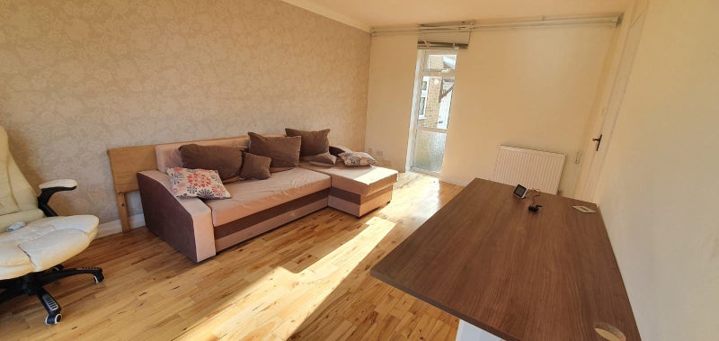 'Three bedroom house Luton marsh farm £1350' Room to Rent from SpareRoom