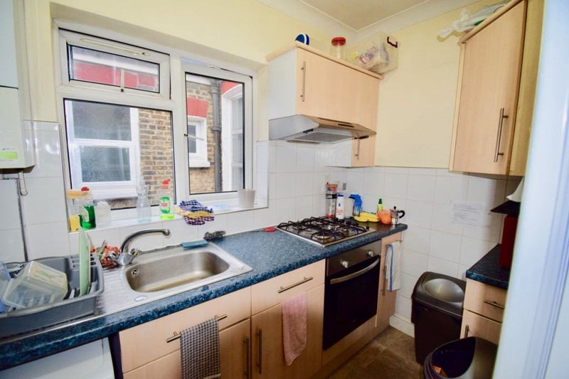 '2 Double Room - ** Video Tour Available **' Room to Rent from SpareRoom