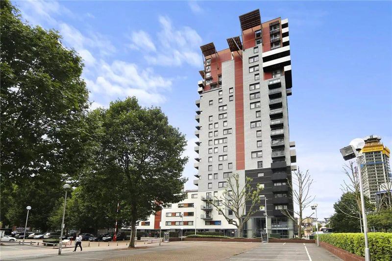 'Asap-New Tower-Modern Room In Canary Wharf' Room to Rent from SpareRoom