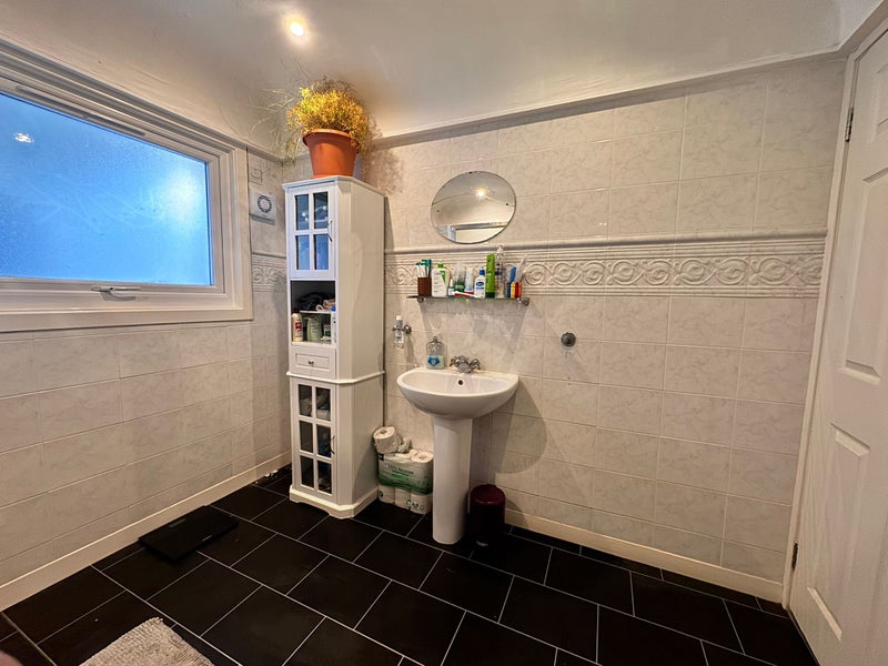 '🏡 Charming 1-Bedroom for Rent in Ayr – Prime Loc' Room to Rent from ...