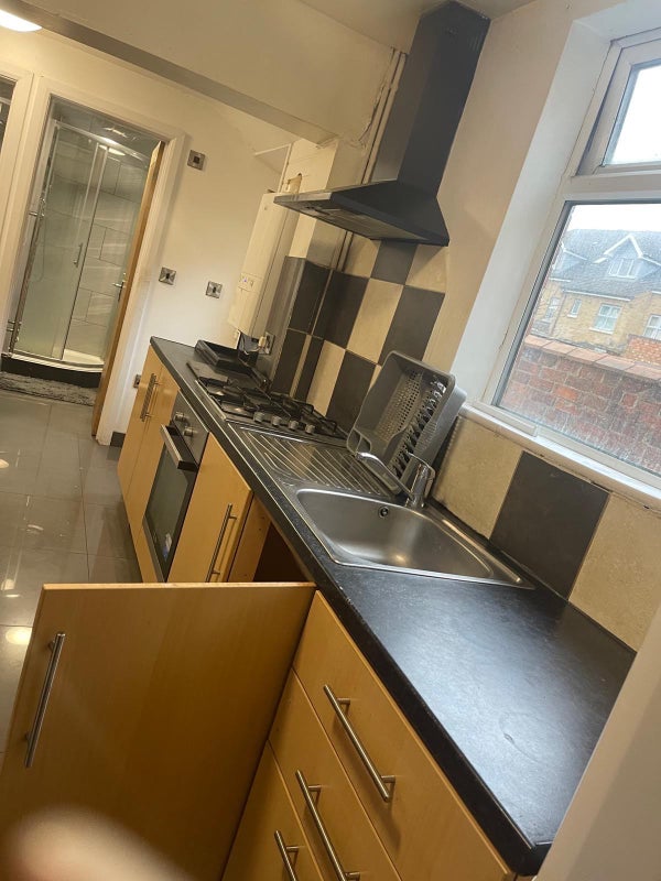 'Lovely modern home available in Potters Bar' Room to Rent from SpareRoom