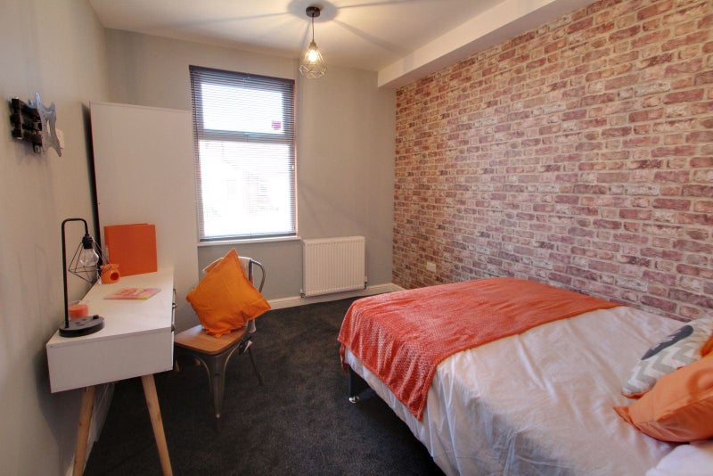 ' Modern Ensute Room | All Bills Inc | £100 Off' Room to Rent from ...