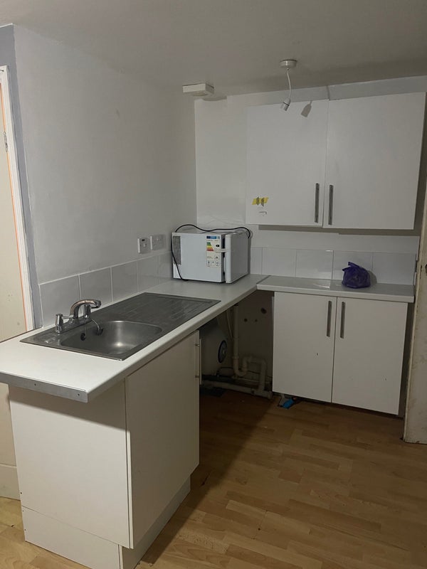 'Small self contained studio flat ' Room to Rent from SpareRoom