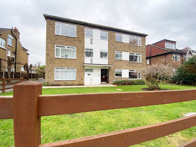'Lynne Court, London, SW20' Room to Rent from SpareRoom