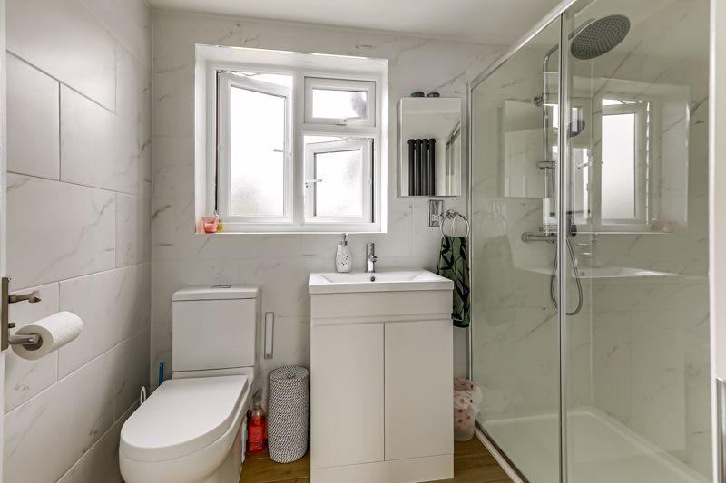 'Large double en-suite penthouse room available' Room to Rent from ...