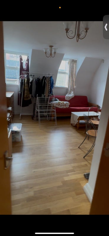 'Tower Hill en-suite 2b2b female preferred' Room to Rent from SpareRoom