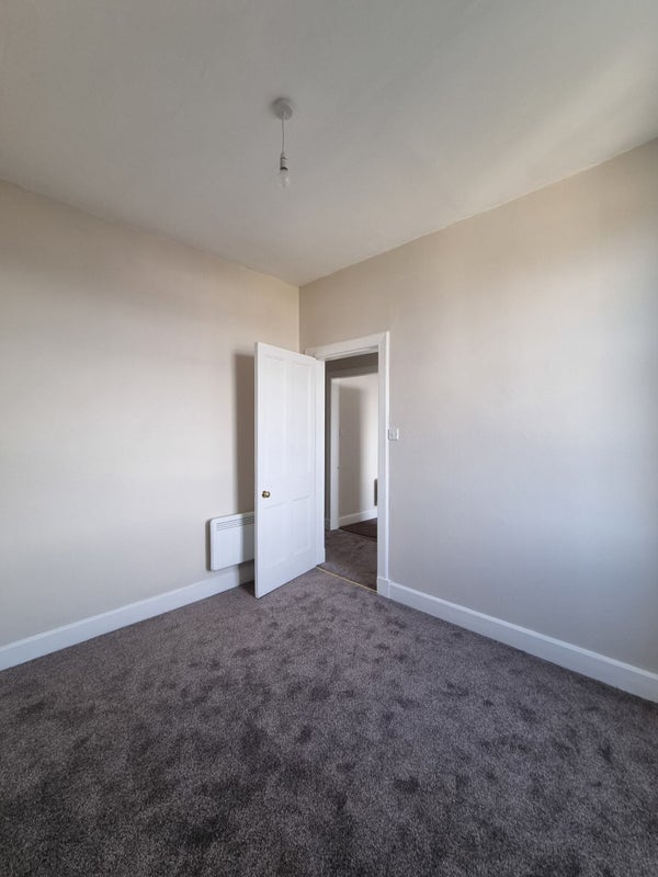 'Looking for flatmate for cozy unfurnished room' Room to Rent from ...