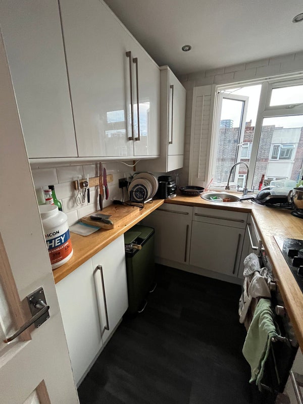 'Large room available in Hoxton' Room to Rent from SpareRoom