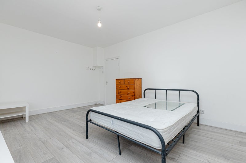 'Split level 2 double bedroom flat in N4 ' Room to Rent from SpareRoom