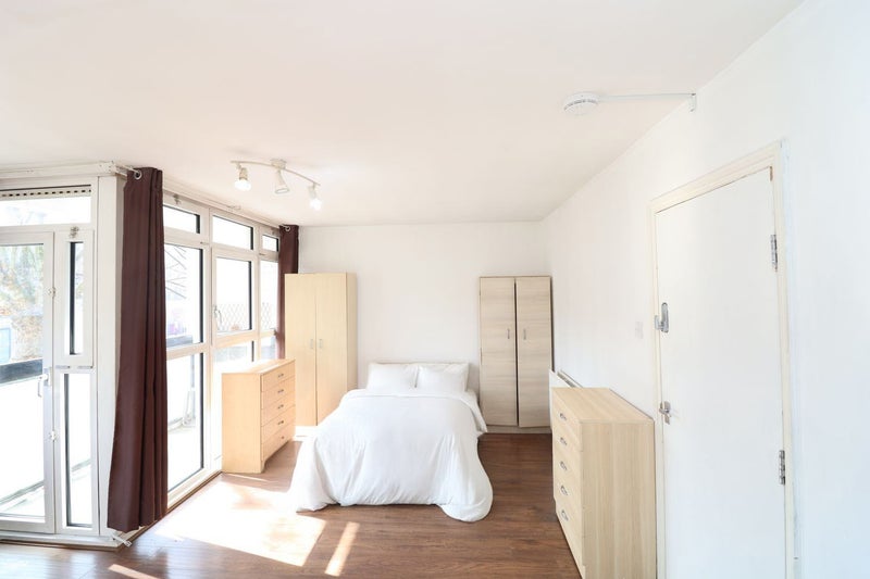 'Riverside Rooms - 2 Singles + Room For Couple' Room to Rent from SpareRoom