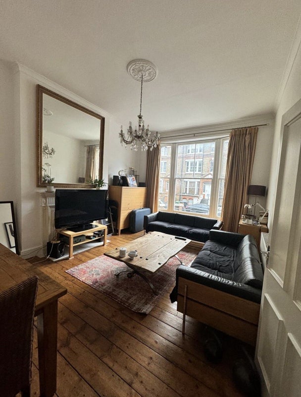 'Beautiful airy room with garden access 🌱 ' Room to Rent from SpareRoom