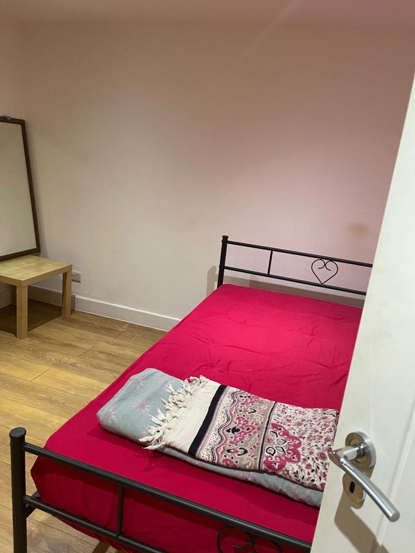 'Specious Room for Rent - 2 Min to Bus Stop ' Room to Rent from SpareRoom