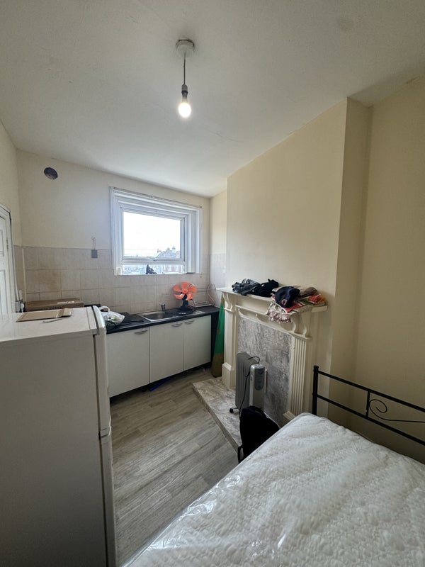 'Studio flat in Tooting All bills included' Room to Rent from SpareRoom