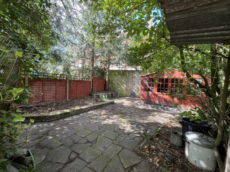 'Double Room in large friendly new cross house ' Room to Rent from ...