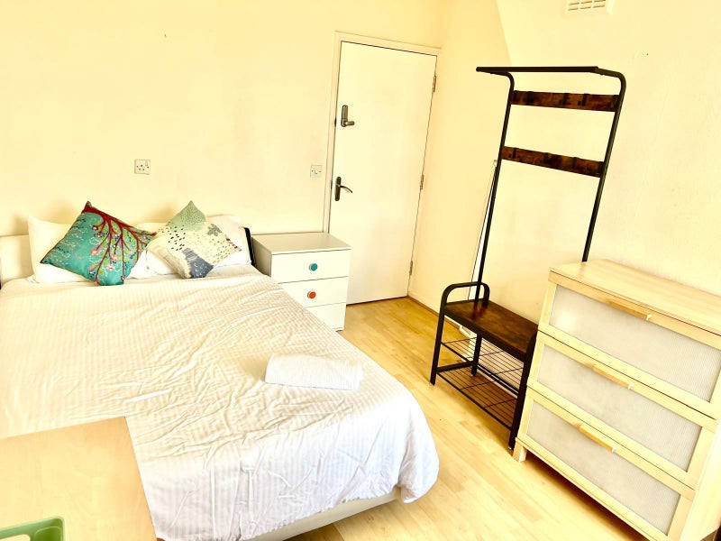 'Two Double Rooms Available Now Short/Long Term' Room to Rent from ...