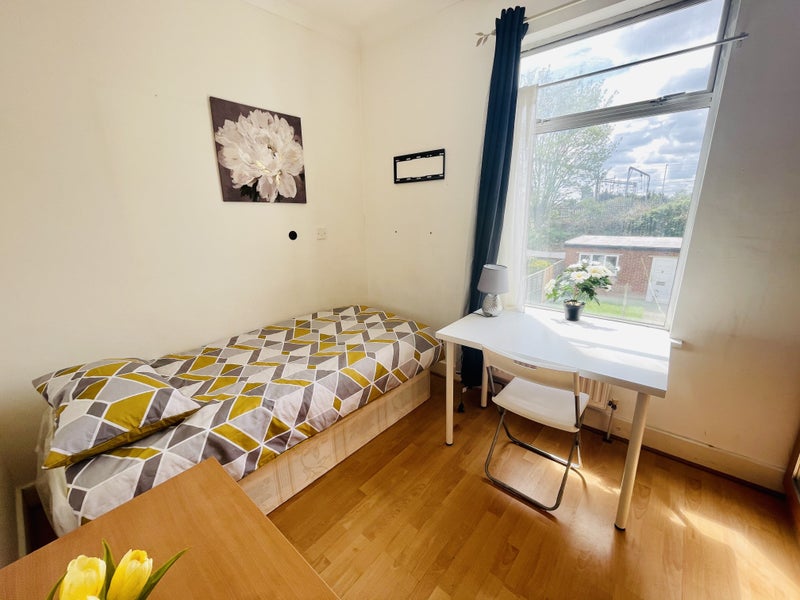 'Cute single room in the heart of Wembley' Room to Rent from SpareRoom