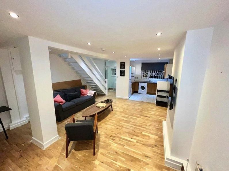 'Clapham North Friendly Flat' Room to Rent from SpareRoom