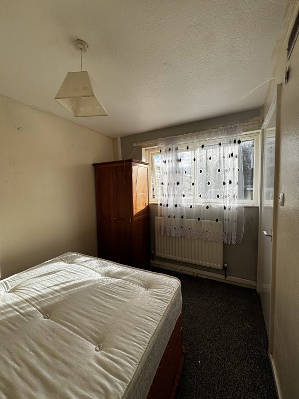 'Flatmate Wanted' Room to Rent from SpareRoom