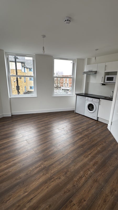'Furnished Studio to let' Room to Rent from SpareRoom