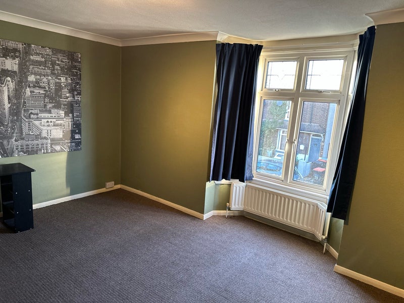 'Large double bedroom chiltern road Dunstable ' Room to Rent from SpareRoom