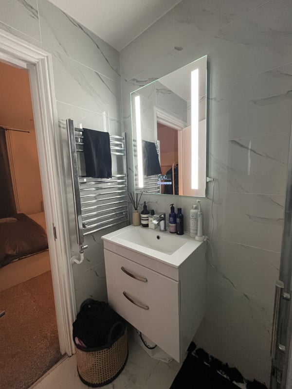 'Large En-Suite Bedroom Now Available ' Room to Rent from SpareRoom