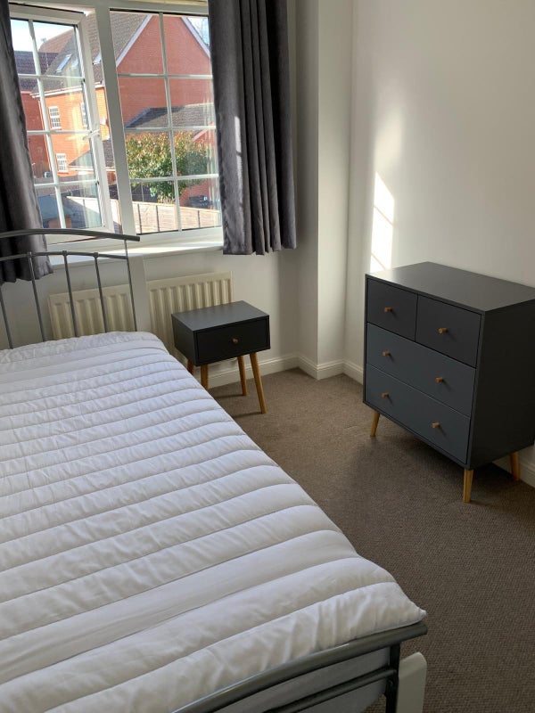'Modern Newly Decorated Large Single Room' Room to Rent from SpareRoom