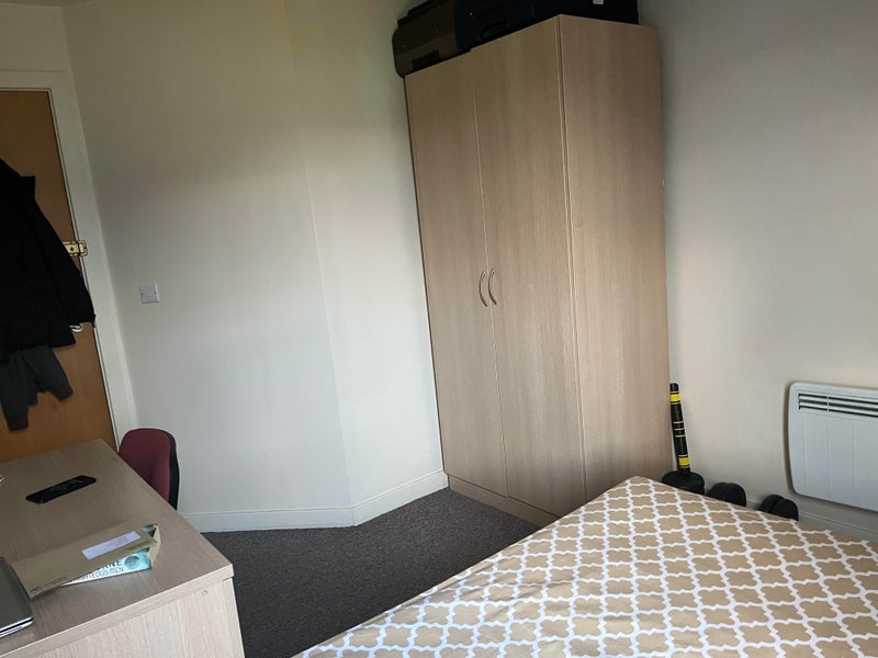 'Flat Share on Shoreham Street (S1)' Room to Rent from SpareRoom