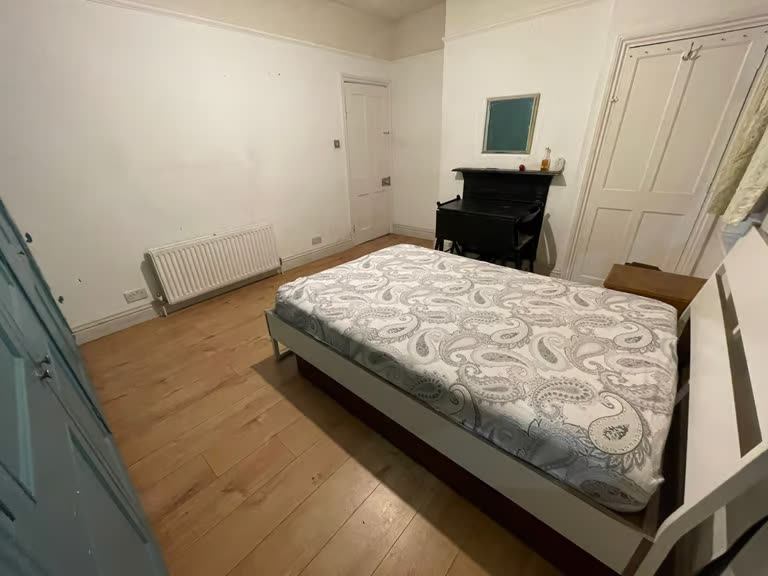 'Large Room Available in shared House' Room to Rent from SpareRoom